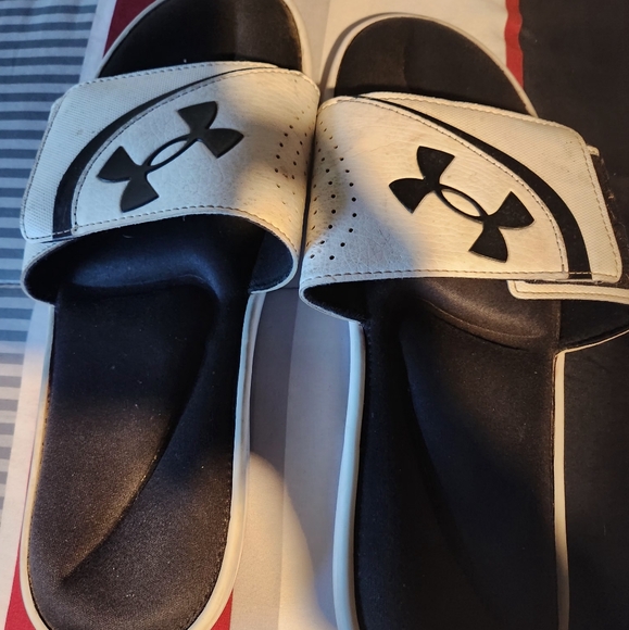 Under Armour | Shoes | Size 2 Under Armour Slides | Poshmark